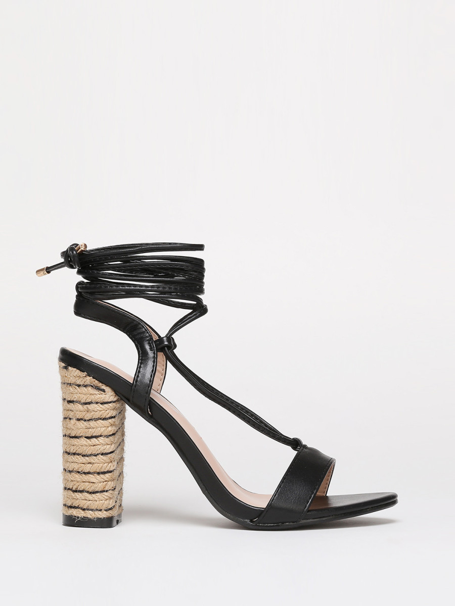 Sandales noires à talon cordage avec laçage