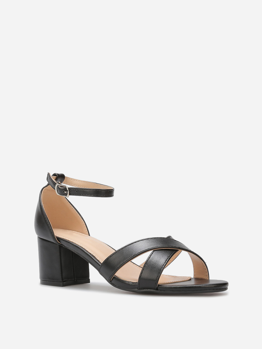 Sandales à talon et brides croisées