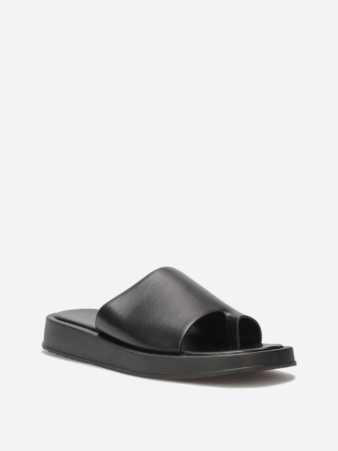 Mules avec entre-doigts et plateforme