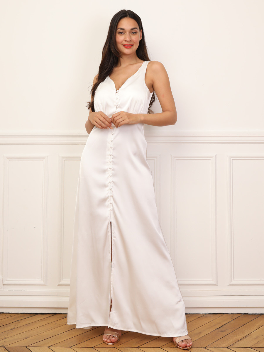 Robe satinée et fendue à fronces