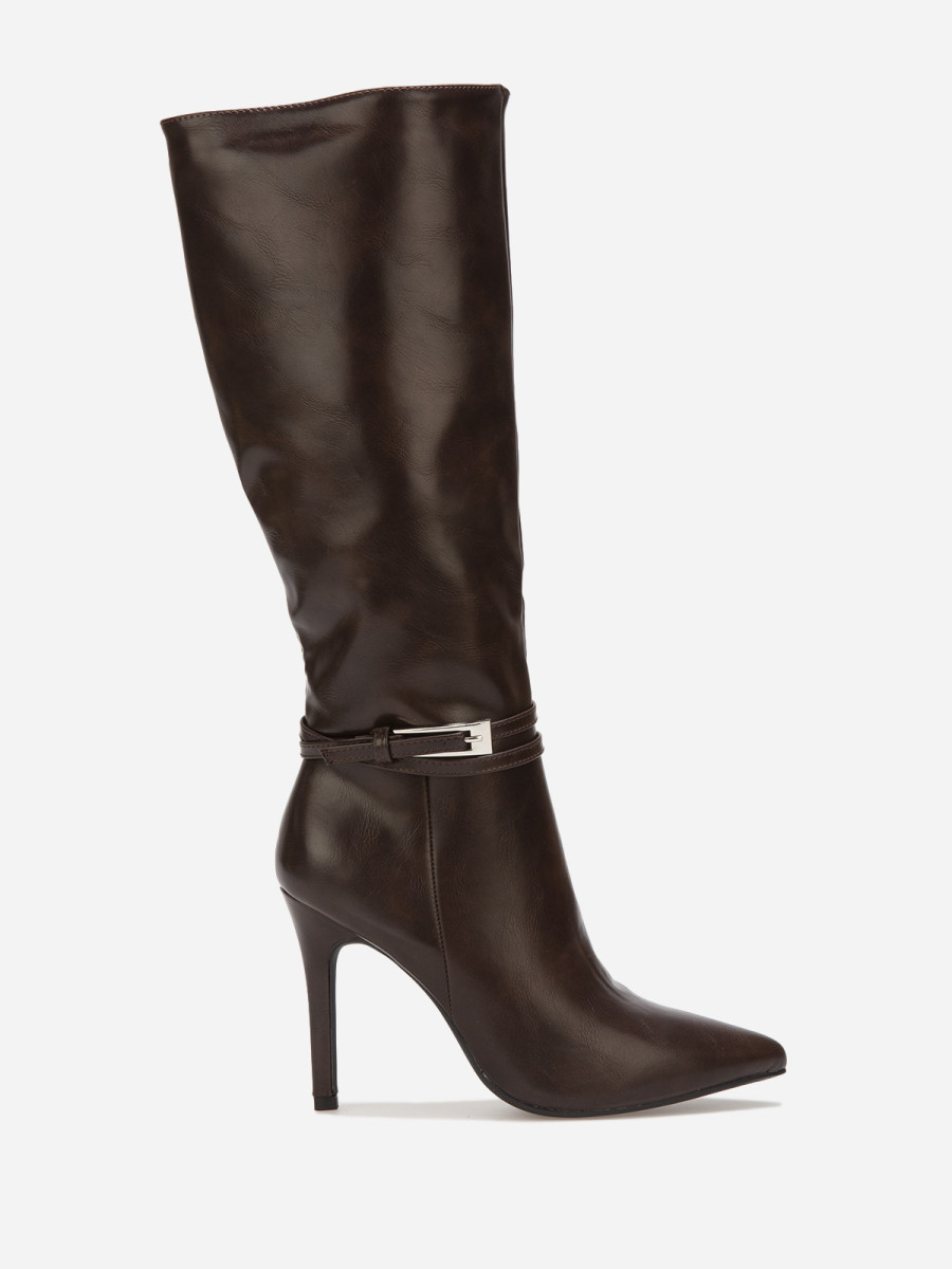 Bottes à talon aiguille marron et bride à boucle