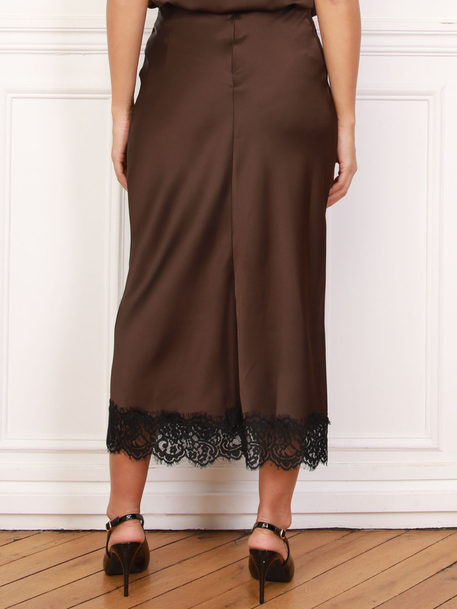 Jupe marron en satin avec dentelle